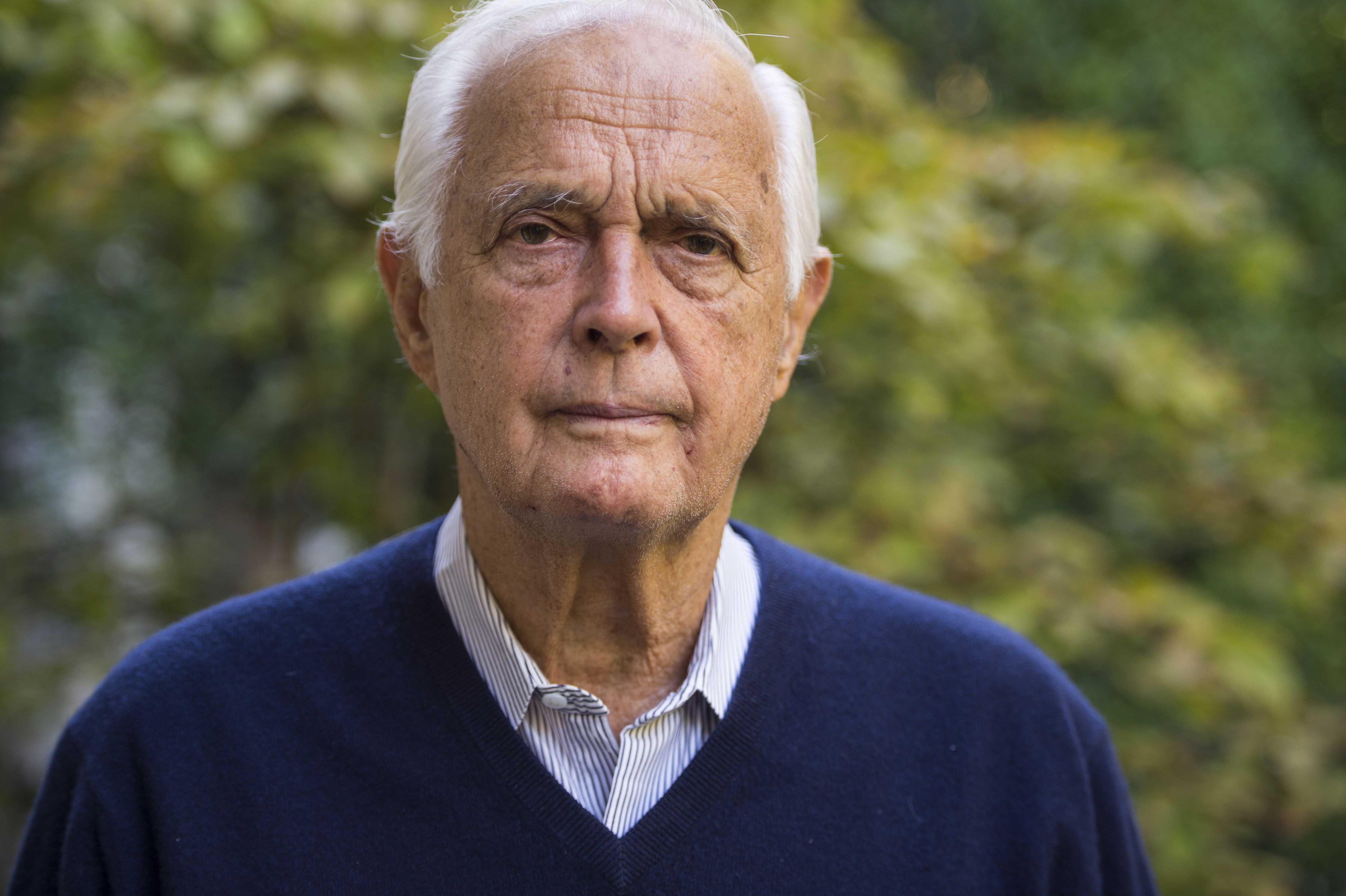 Užstalės metu senelis pareiškė, kad nusprendė palikti savo butą tai ...